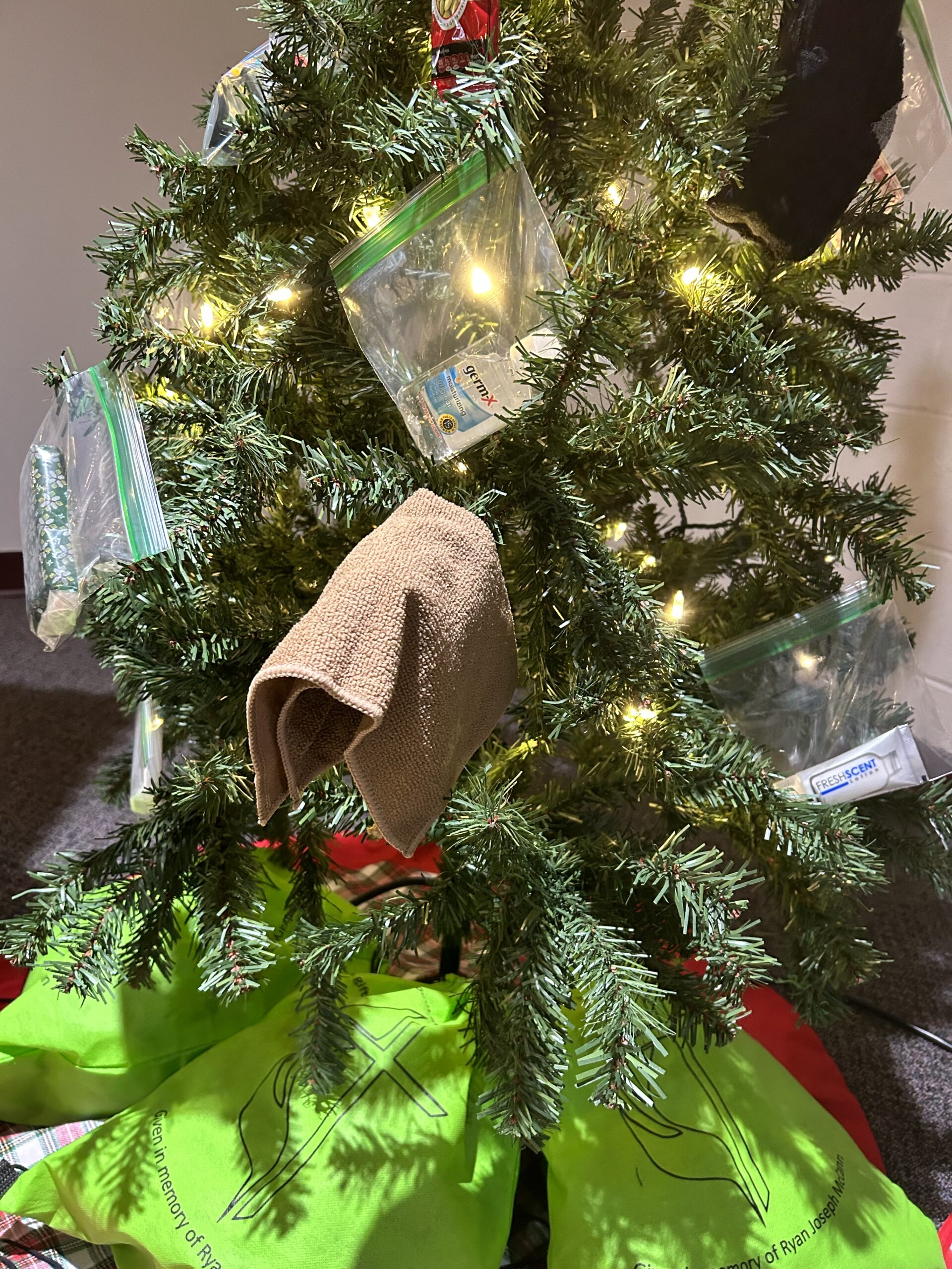 Christmas Tree Decorating Contest - Calvary UMC Mount Airy