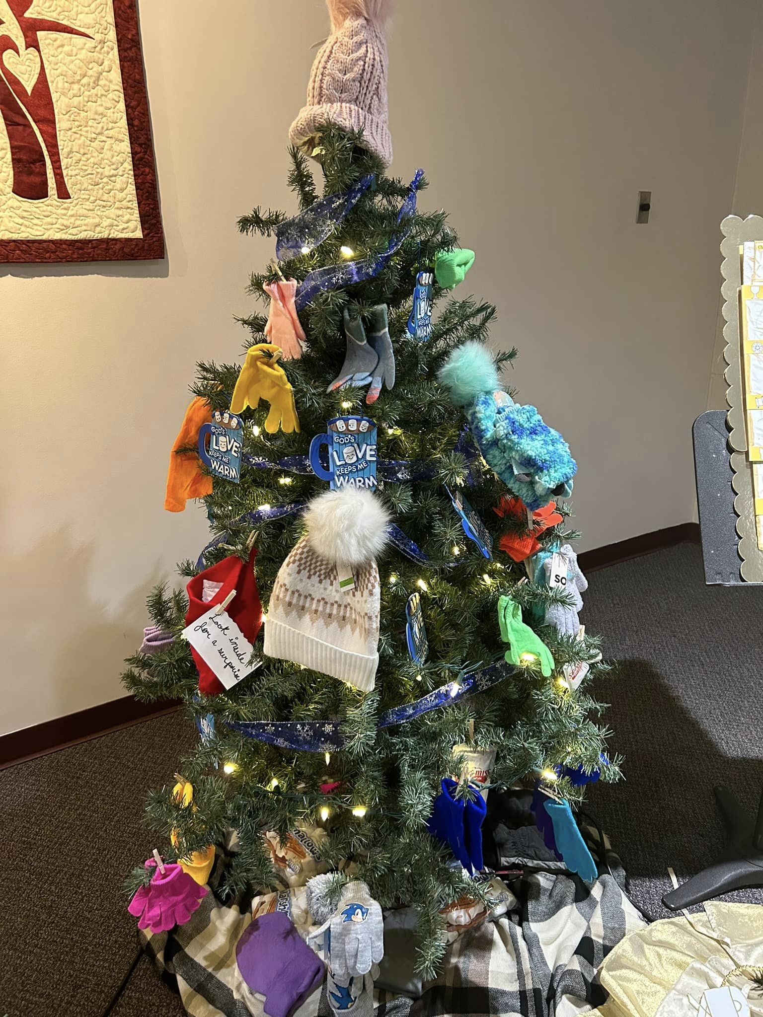 Christmas Tree Decorating Contest - Calvary UMC Mount Airy